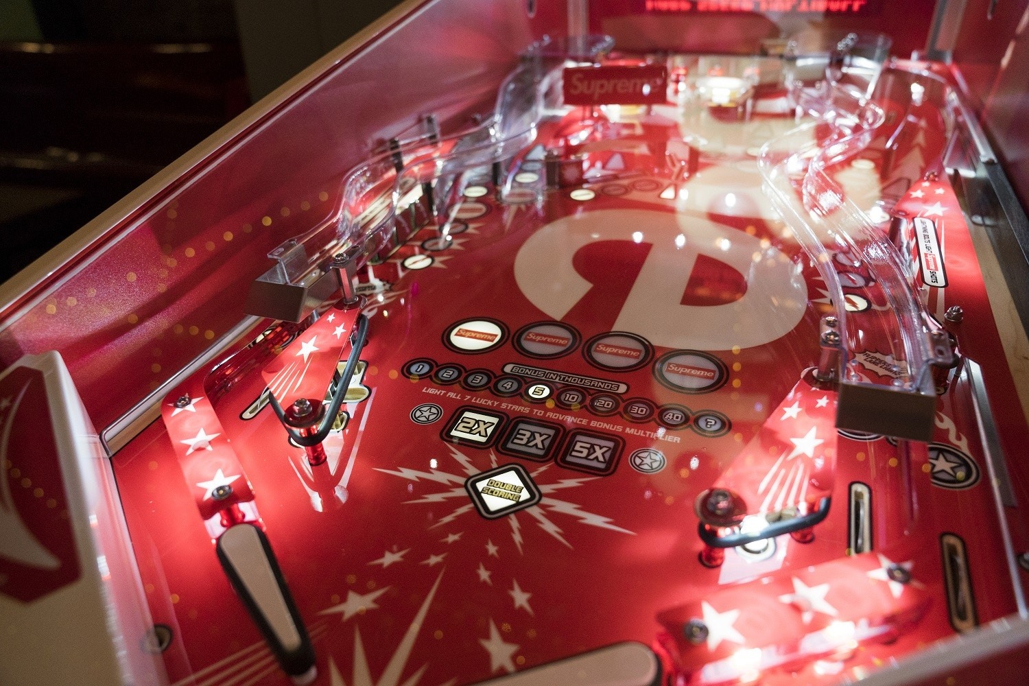 Supreme x Stern Pinball ตู้เกมพินบอลจากอเมริกา